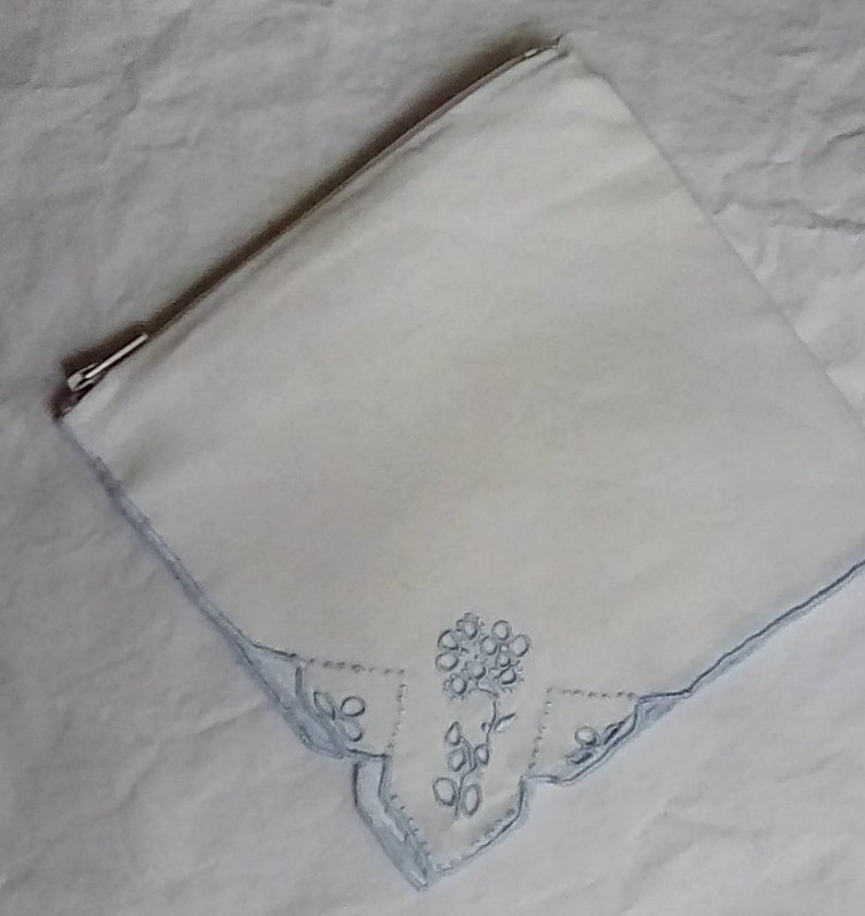 Vintage Ladies Handkerchief Repurposed Into Small Coin Purse/zipper ...