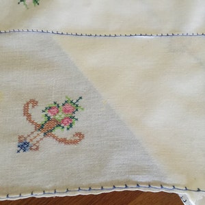 Hand Embroidered Vintage Tablecloth And/or Cloth Napkins With Art Deco ...