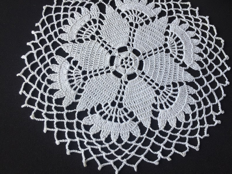Small Crochet Lace Doily With Flower Pattern - Etsy