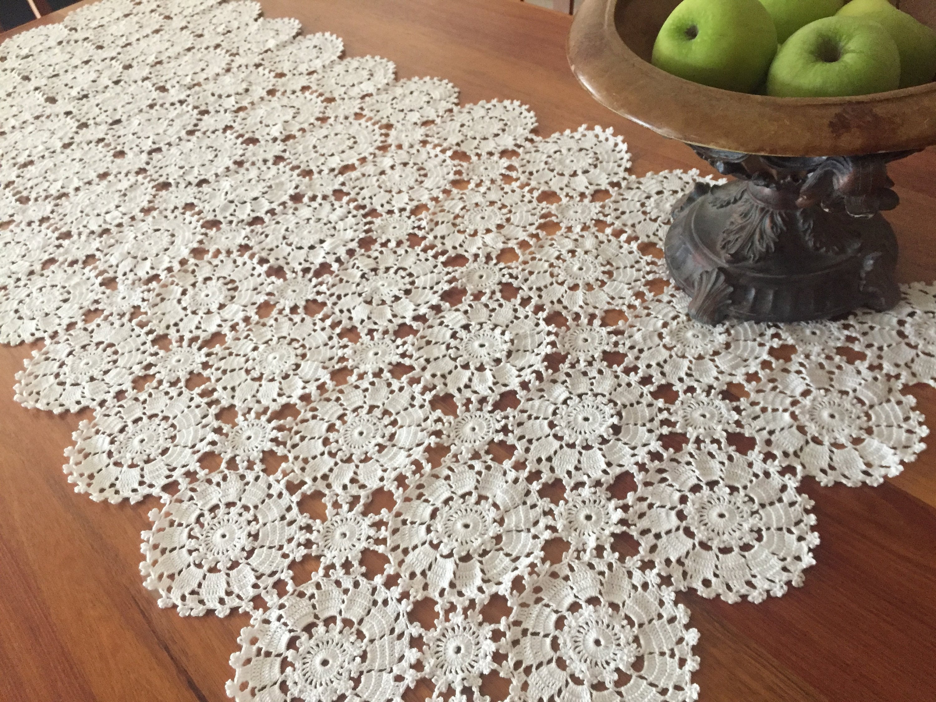 Lace runner store