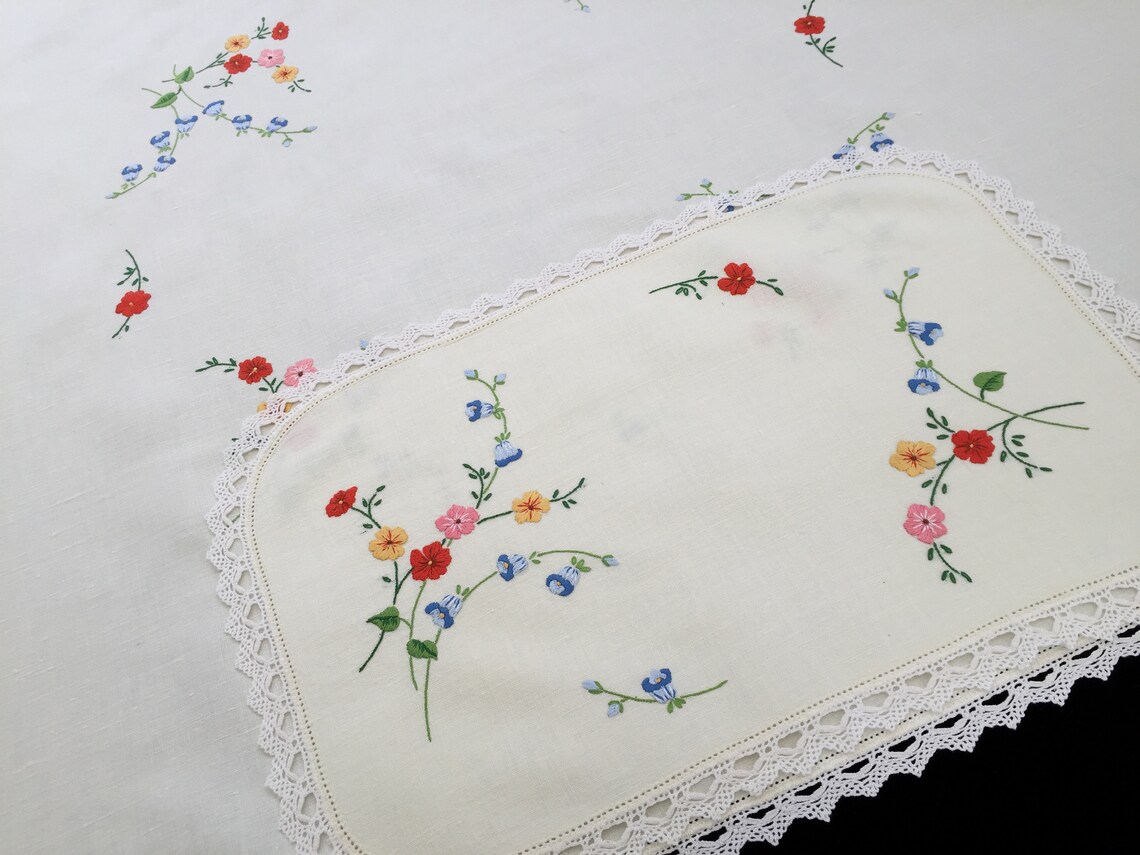 Australian Vintage Embroidered Linen Tablecloth With Matching | Etsy