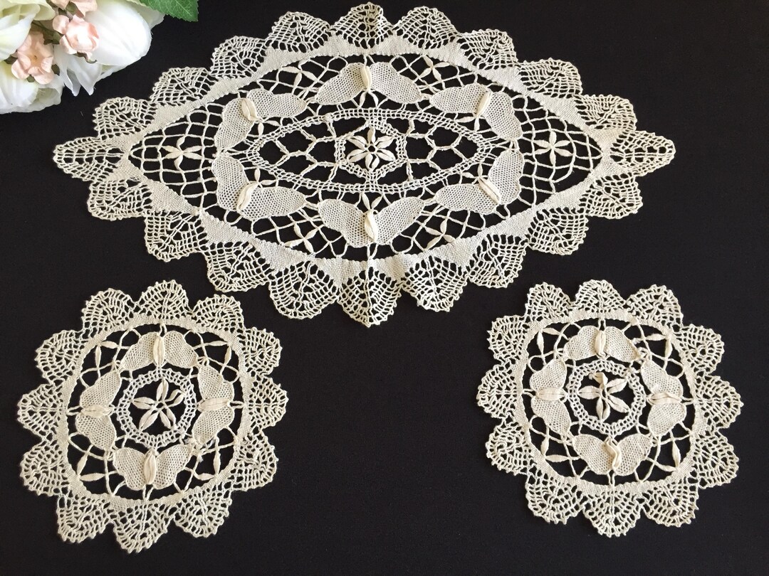 Vintage Bobbin Lace 3 Piece Duchess Set With Butterflies Pattern in ...