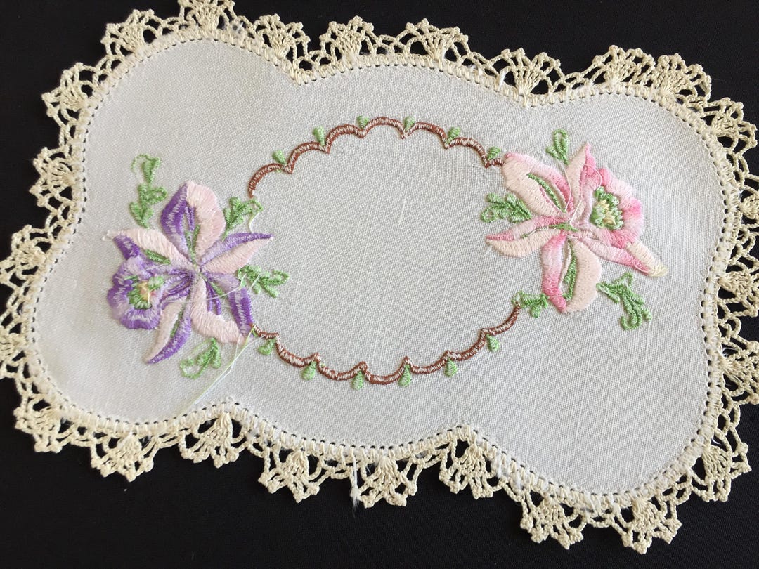 Vintage Machine Embroidered Doily With a Crochet Lace Edge - Etsy