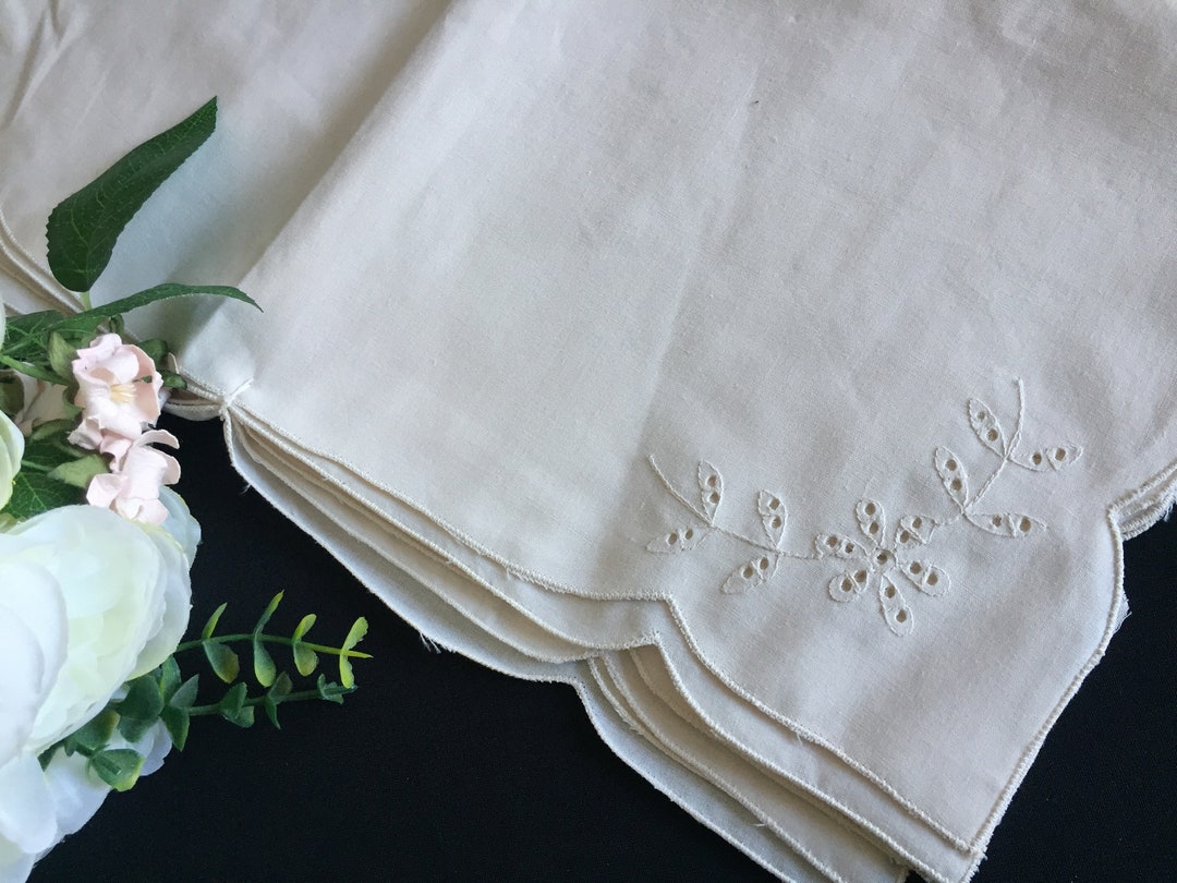 A Set of 12 Machine Embroidered Unused Vintage Cloth Napkins in Cream ...