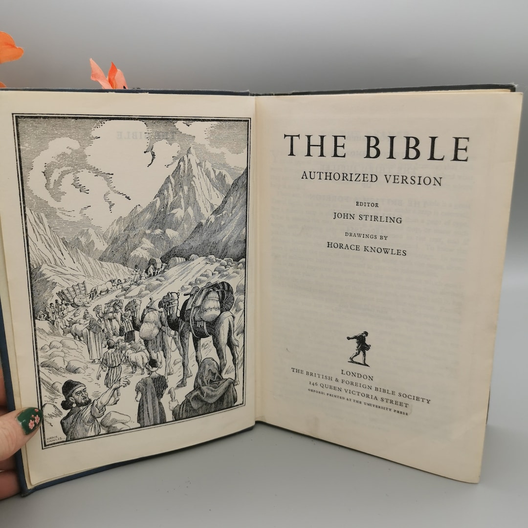 Vintage 1961 Bible With Some Black and White Illustrations. Clothbound ...