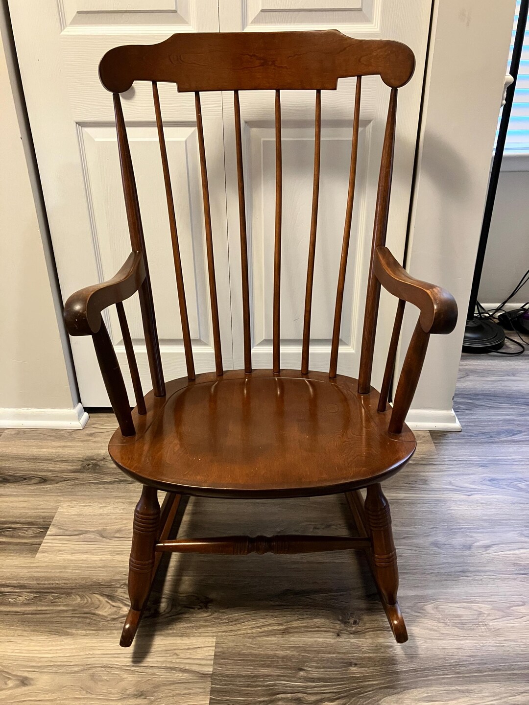 Elegant Nichols & Stone Bowed Back Rocking Chair With Original Sticker ...