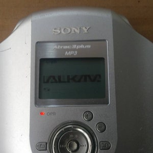 Sony DNE900 ATRAC/MP3 Walkman Personal Portable CD Player Silver D ...