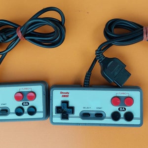 Micro Genius MG-02 PAL Famicom Famiclone 2x Controllers , Zapper ...