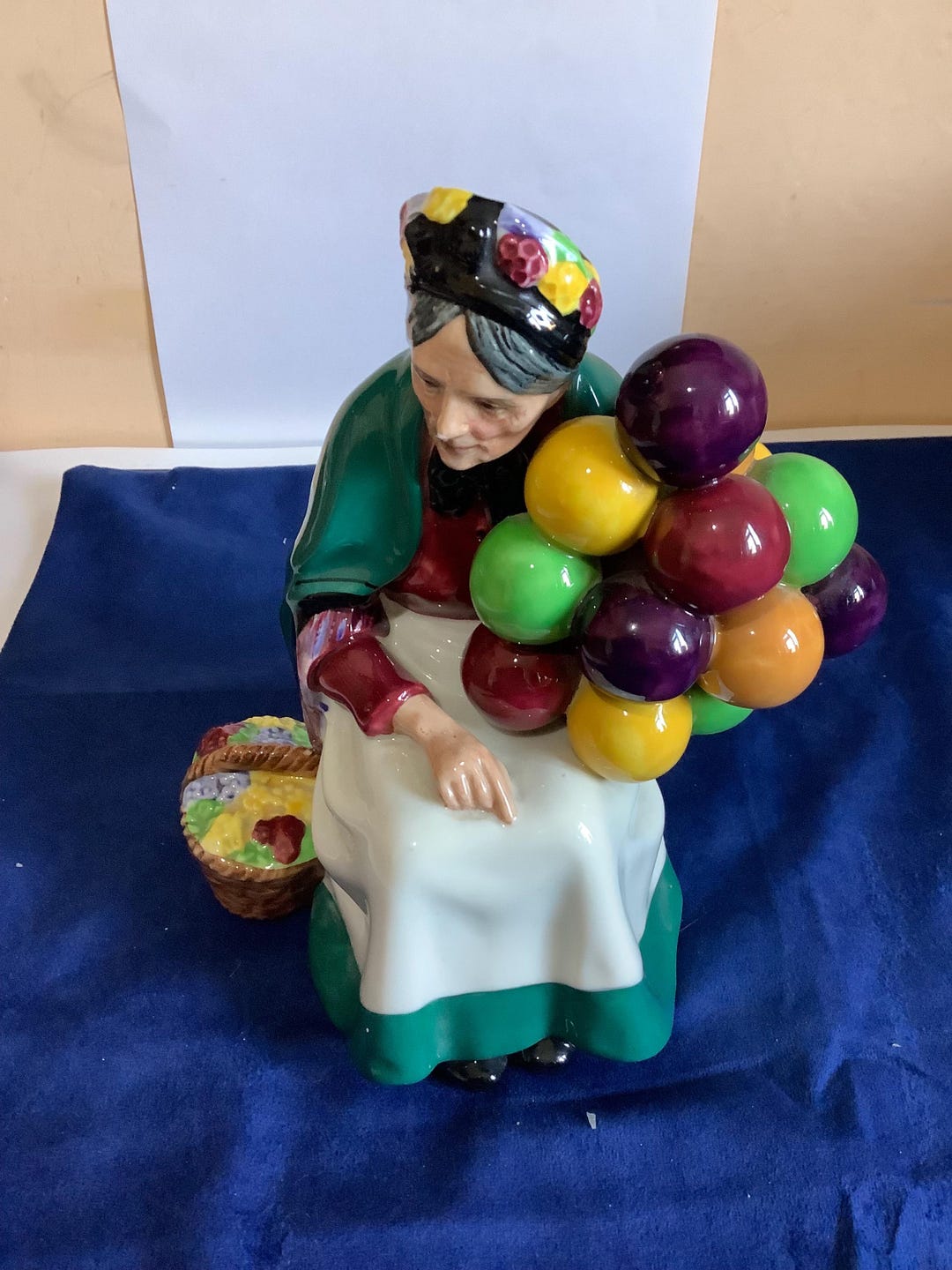 Royal Doulton Figurine the Old Balloon Seller - Etsy