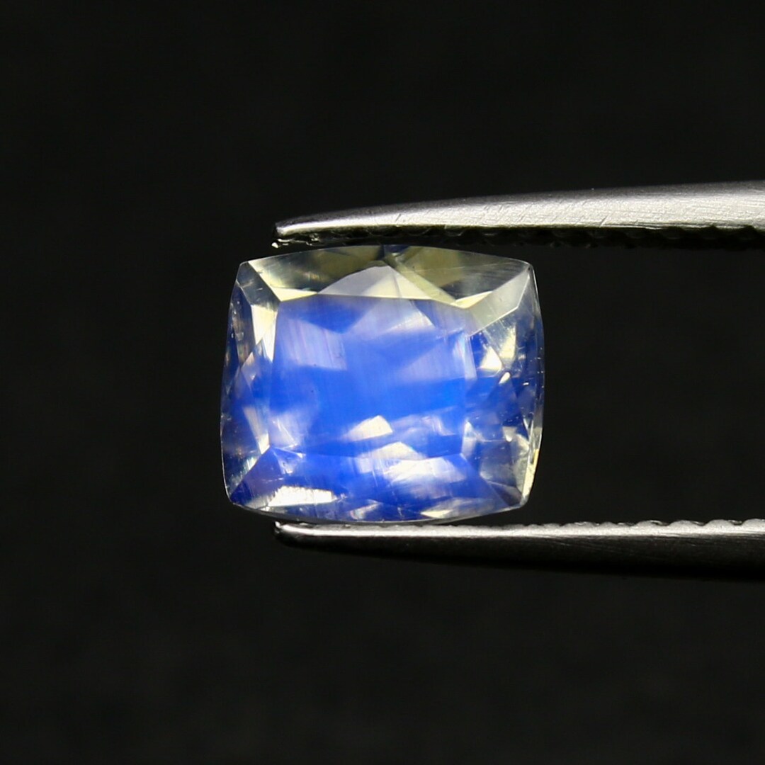Natural Blue-fire Rainbow Moonstone labradorite 1.73 Carat 7.5x6.5 MM ...