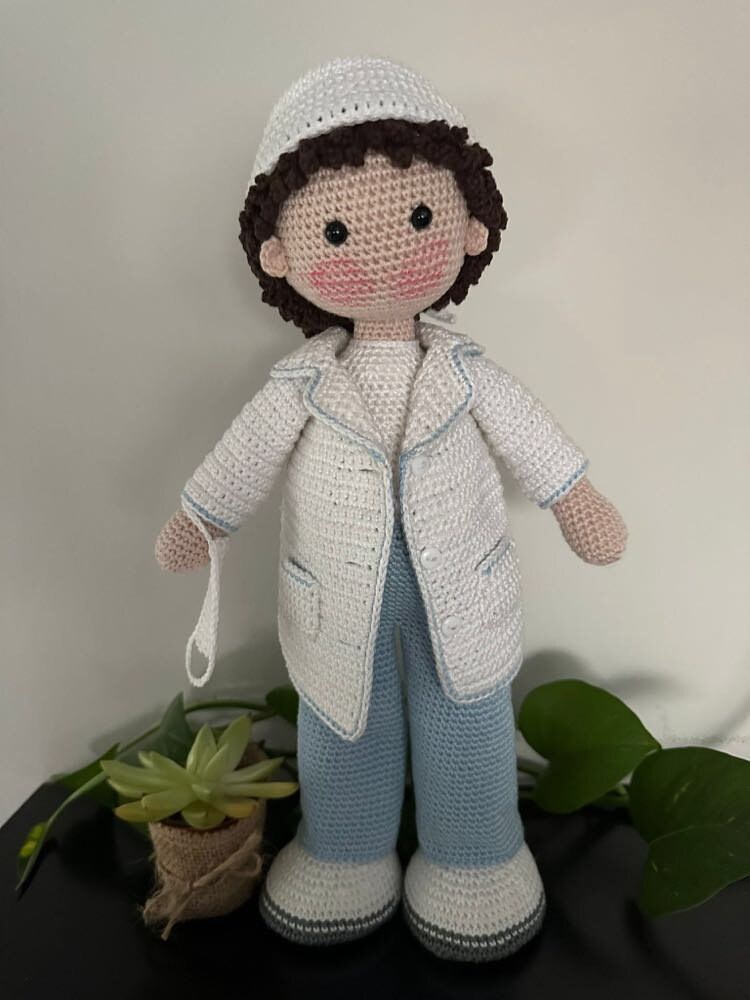 Doctor and Nurse Crochet Doll Pattern - English - Spanish - French ...