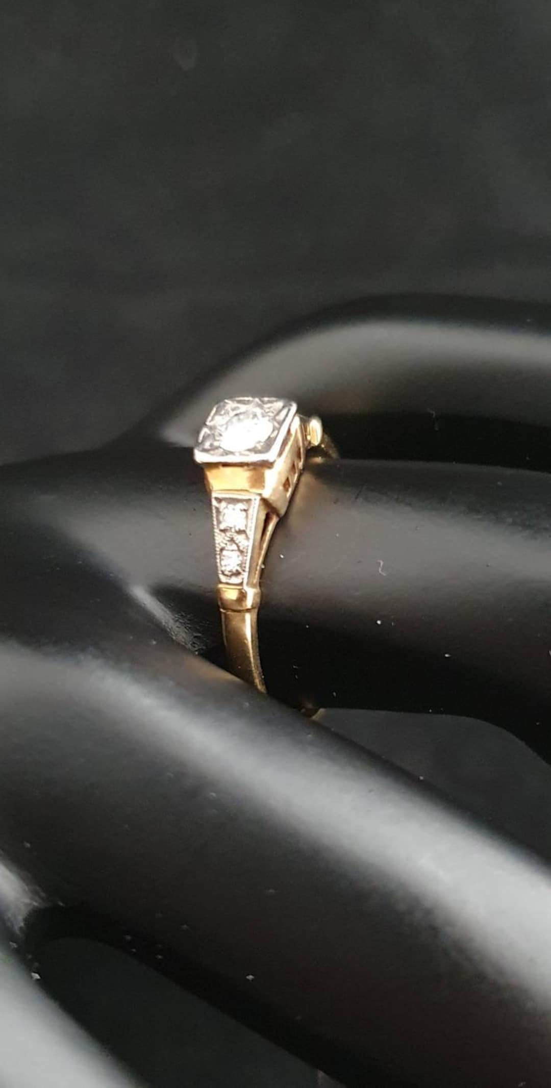 Art Deco Yellow Gold Diamond Ring, Estimated at 0.9 to 1 Carat TCW With ...