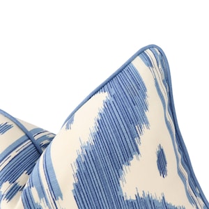 Pillow Cover With CONTRAST WELT // Quadrille Bali Hai Blues on Tint ...