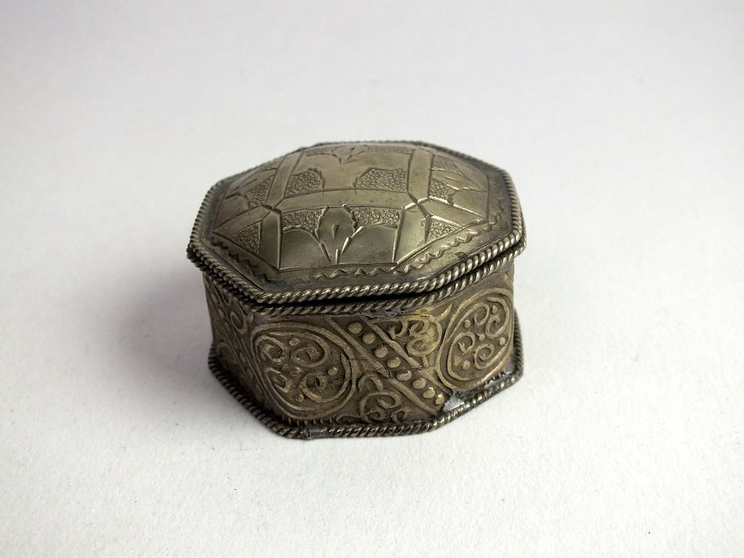 Small Box Made of Silver-plated Metal, Gift for Women and Men, Vintage ...