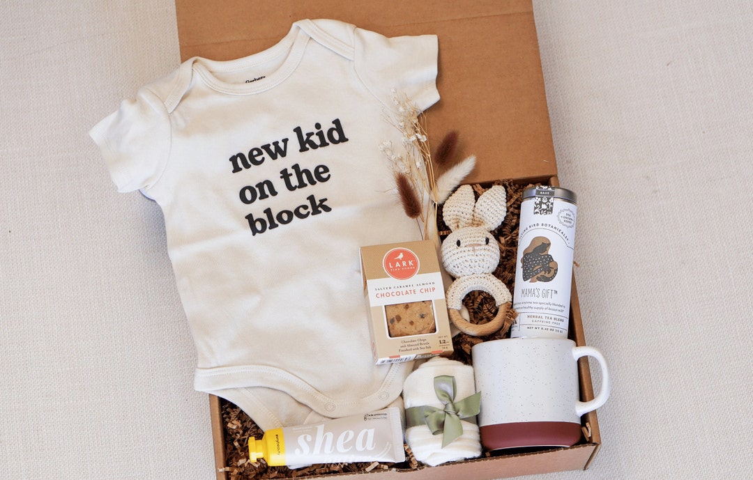 Deluxe Baby Gift Basket, New Mom & Baby Gift Box for Women After Birth ...