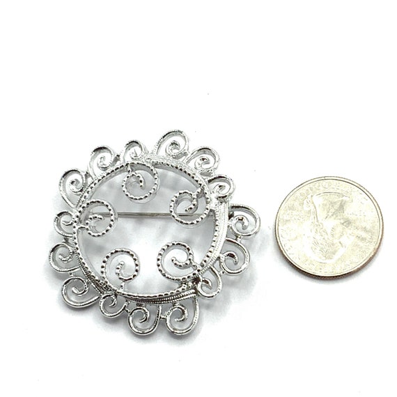 Gorgeous collectible and Vintage silver brooch, round… - Gem