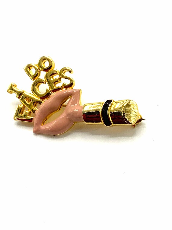 Gorgeous collectible and vintage girl enamel lips, go… - Gem