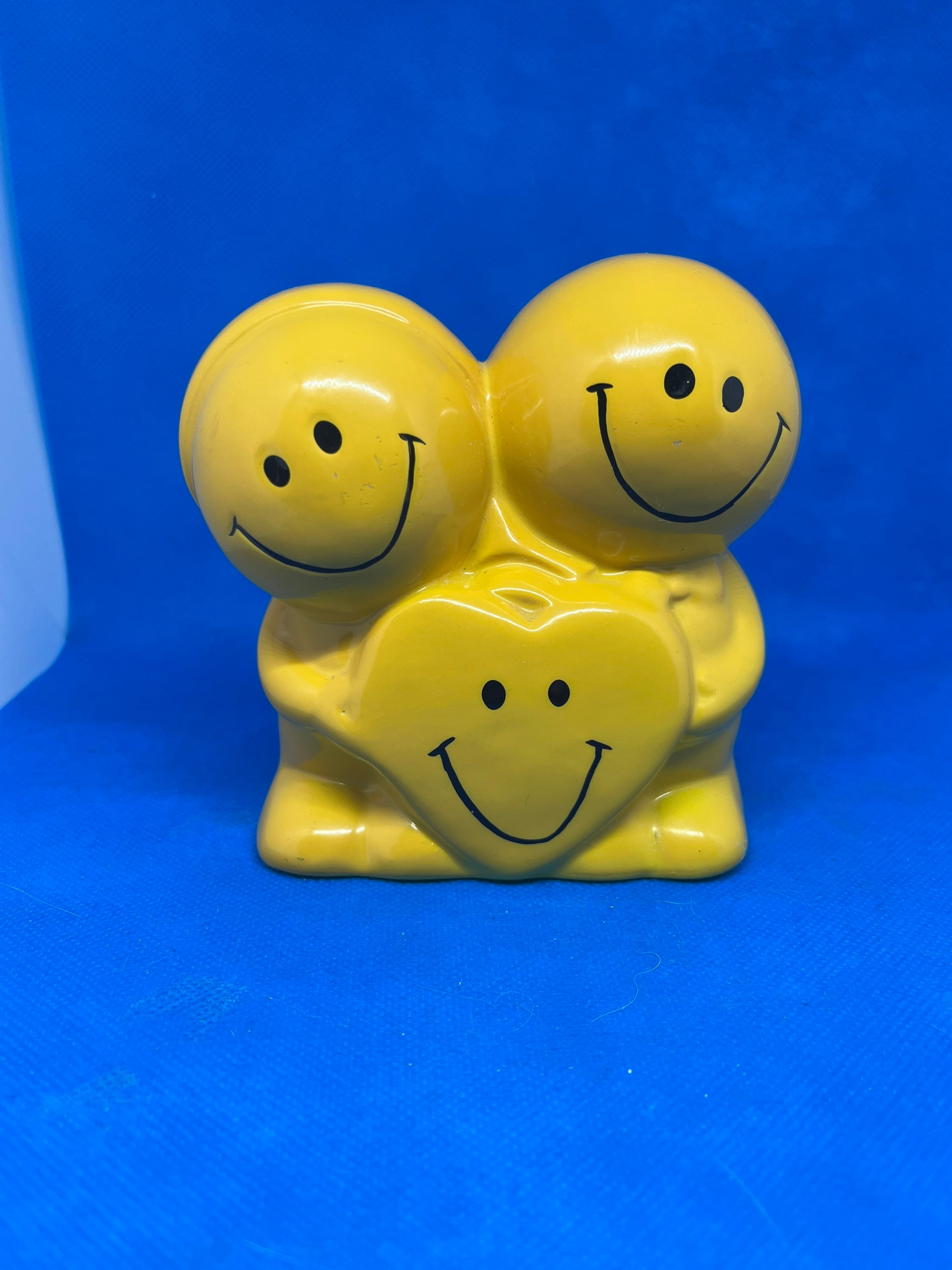 Vintage Ceramic Smiley Face Couple Holding Heart Coin Bank - Etsy