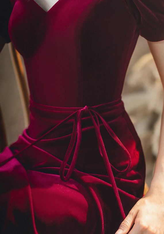 Vintage red/plum/burgundy velvet cocktail dress / eve… - Gem