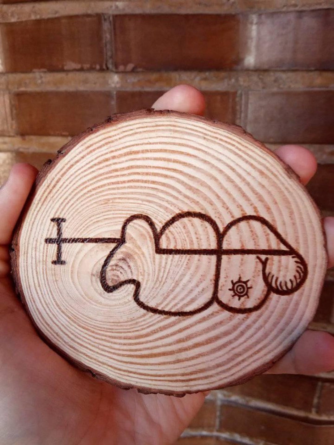 CLAUNECK Sigil wood burned by hand size aprox 8 cm - Etsy España