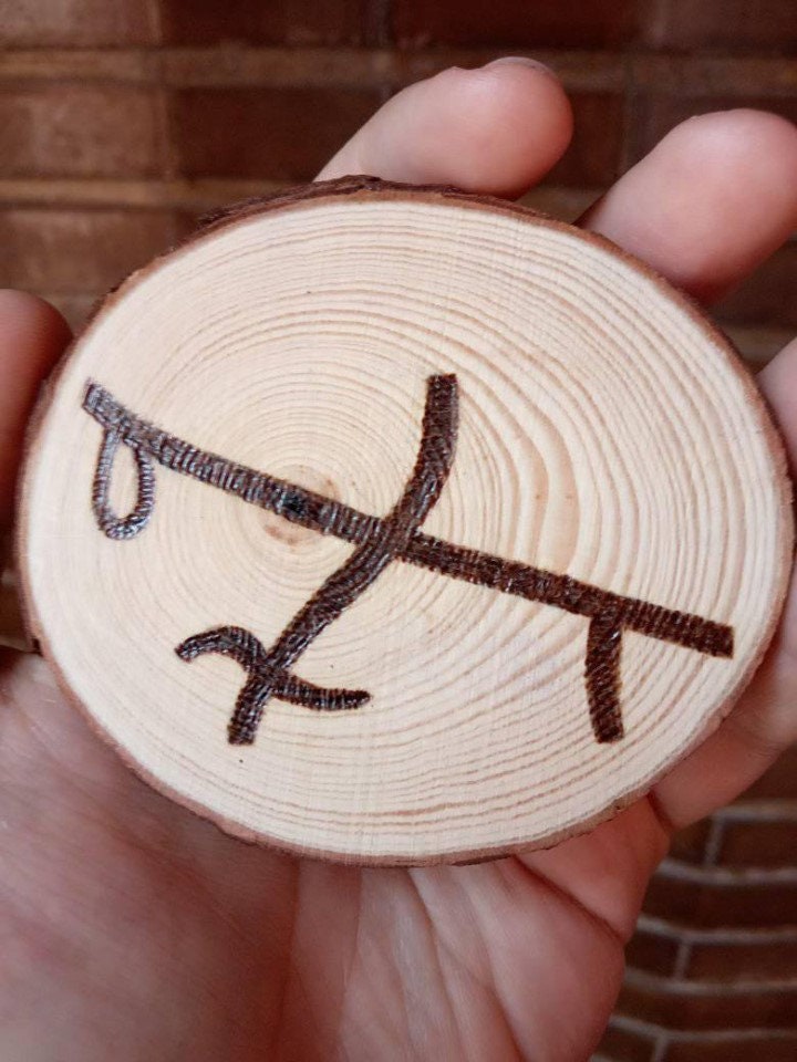 DUKANTE Sigil to choose in WOOD BURNED by hand seal - Etsy España