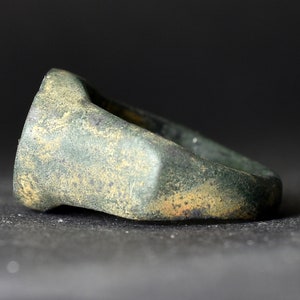 JULIUS CAESAR'S Legio XII Fulminata Thunderbolt on a Shield Fulmen ...