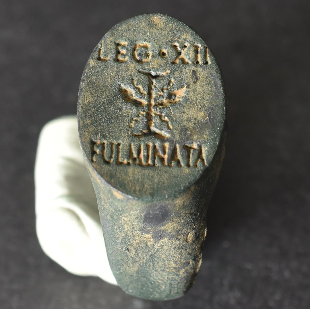 JULIUS CAESAR'S Legio XII Fulminata Thunderbolt on a Shield Fulmen ...