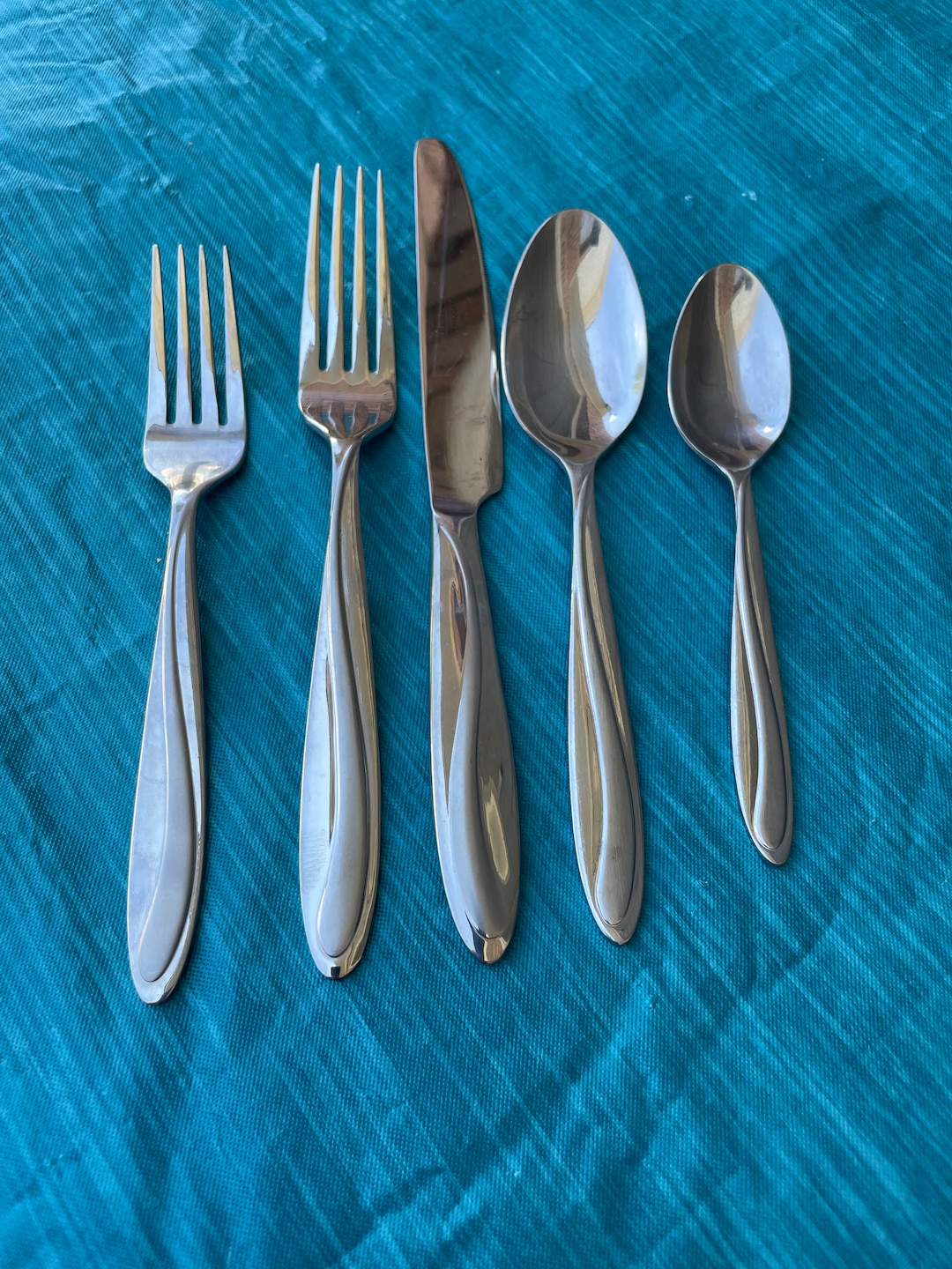 Gourmet Basic Mikasa Chelsea Frost Flatware 18/0 Five Piece Place ...