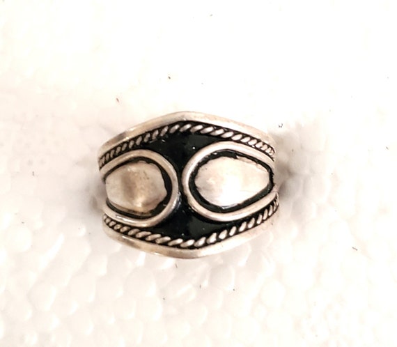antique Tuareg elevated engraved table silver ring si… - Gem