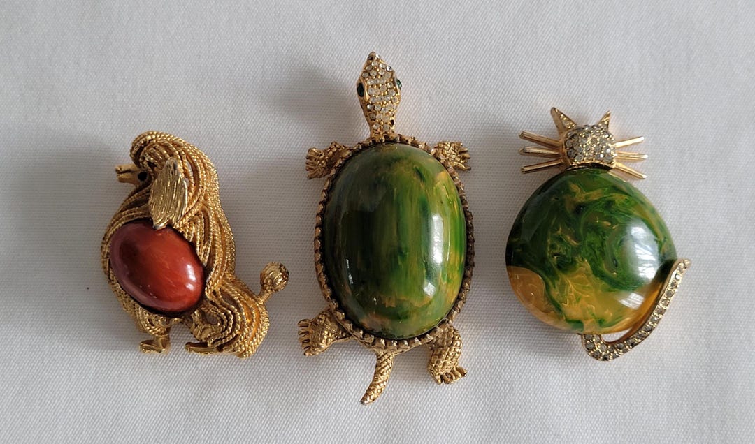 Marbled Bakelite Catalin Gold-tone Figural Brooches ~ Poodle, Turtle ...
