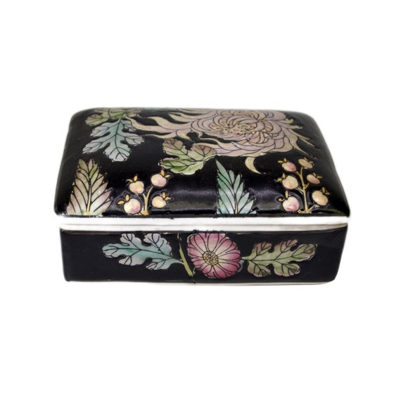 Vintage Chinoiserie Porcelain Box Lid Hand Painted Fl… - Gem