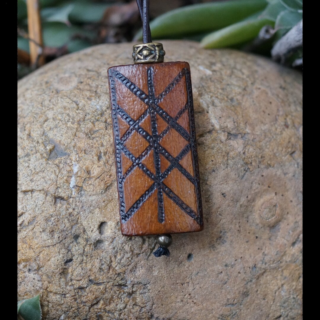 Colgante rectangular Web of the Wyrd posibilidad de grabar una runa en ...