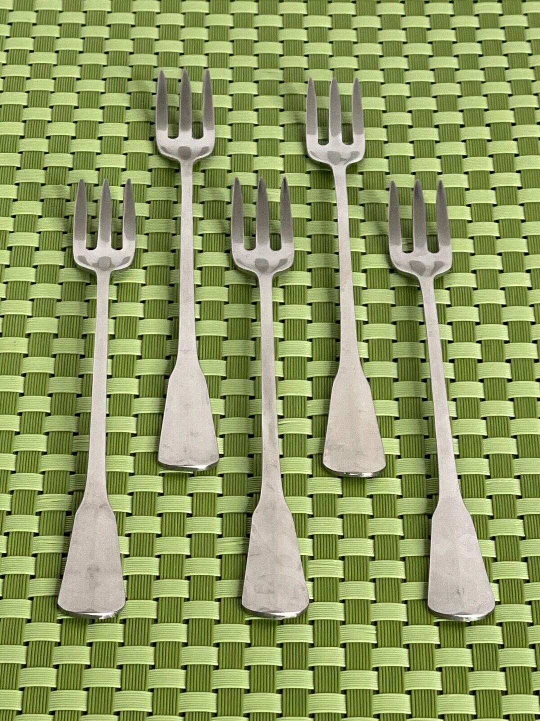Oneida COLONIAL ARTISTRY Stainless 5 Cocktail Forks Distinction Deluxe ...