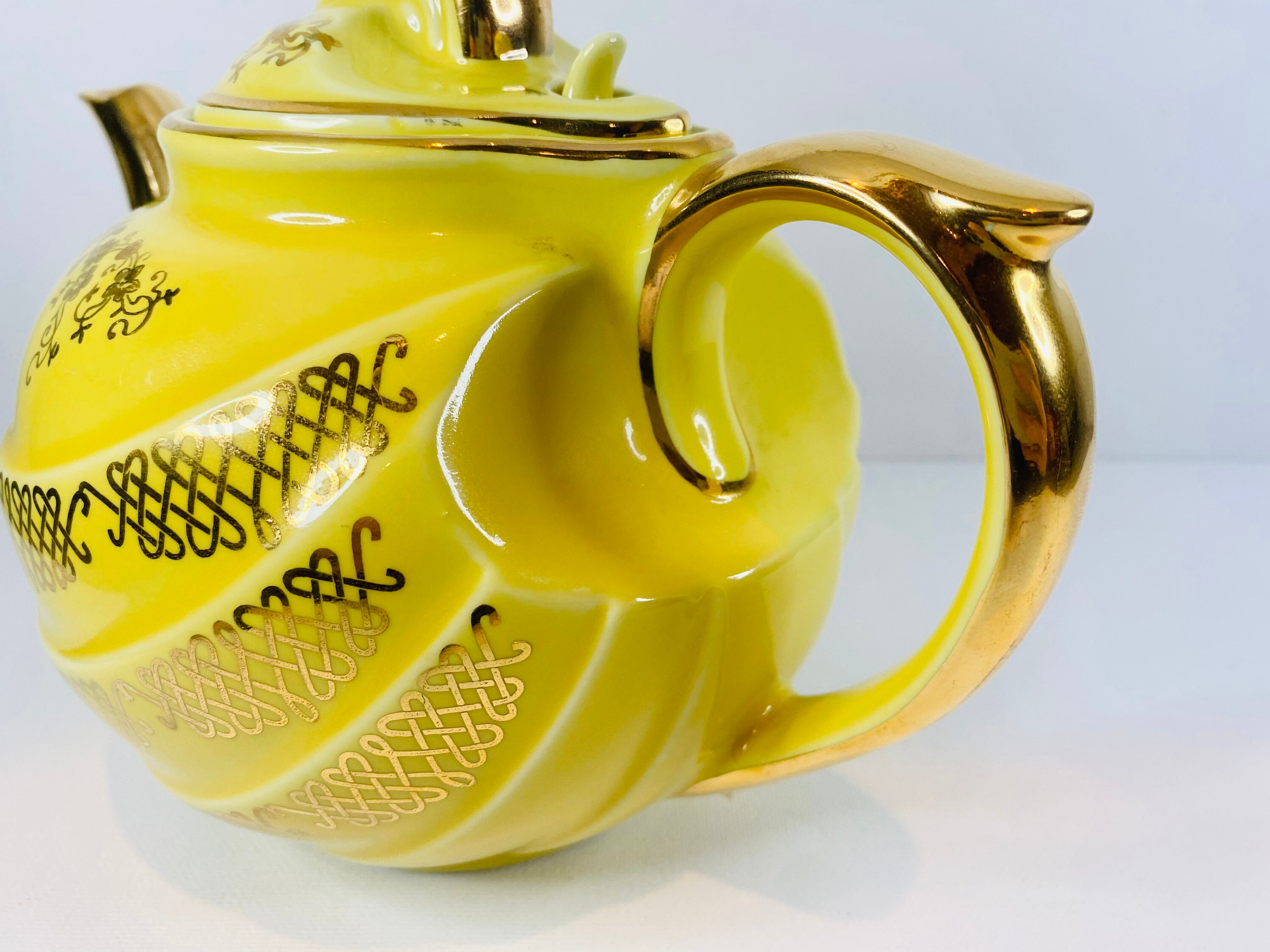 Hall China Teapot parade Pattern in Canary Yellow gold Label Collection ...