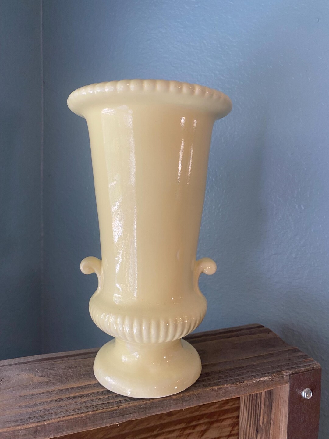 Vintage Camark Pottery Urn Shaped Vase - Marked 573 USA. Light Yellow ...