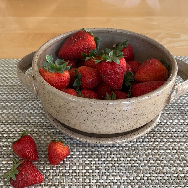 Ceramic Berry Bowl - Etsy