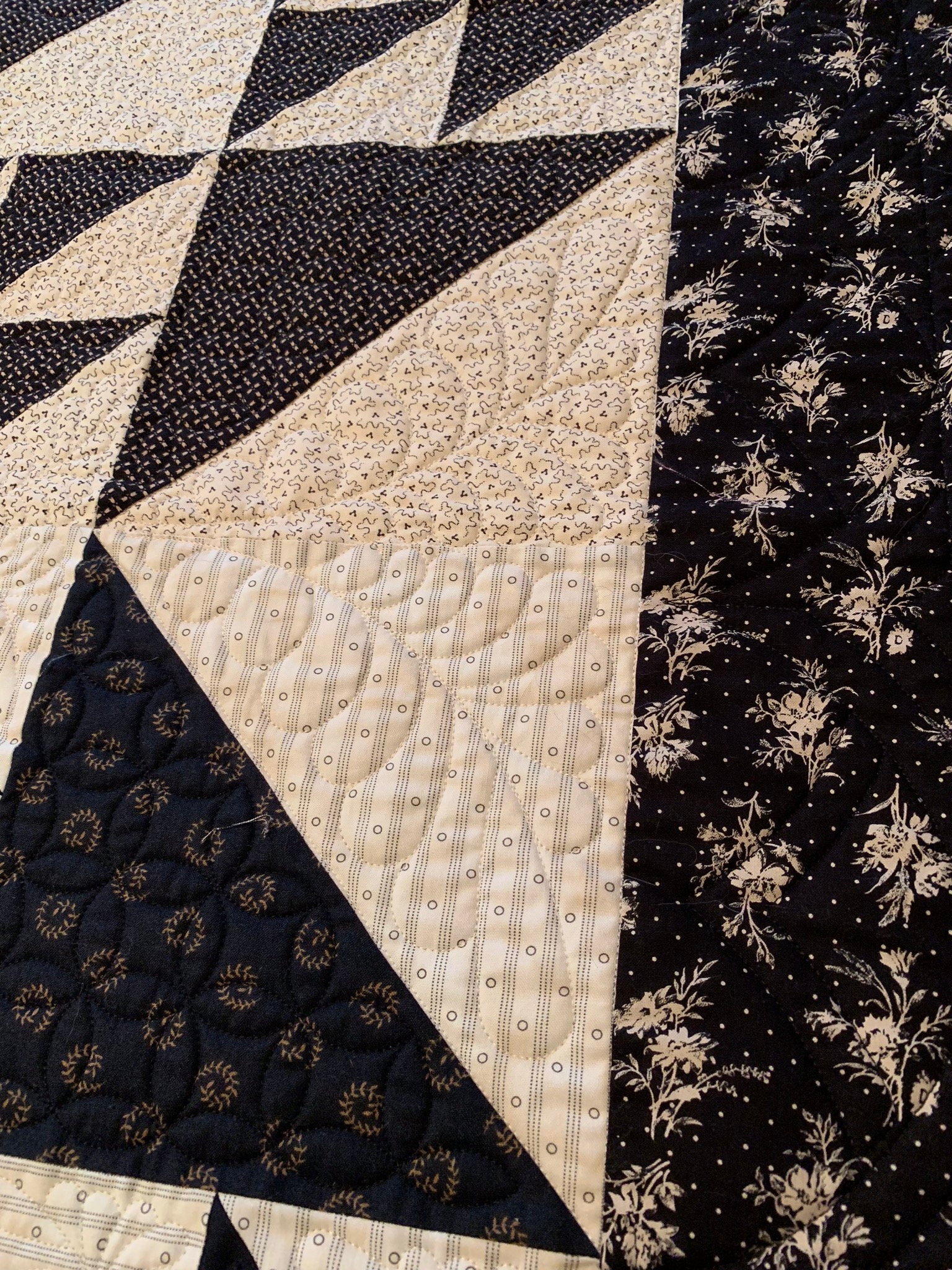 Black Beauty Quilt - Etsy