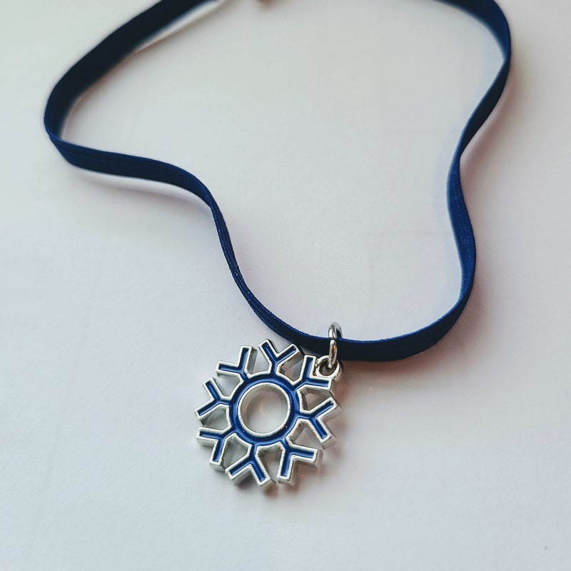 Elsa Snowflake Necklace - Etsy