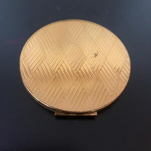 Vintage ELGIN AMERICAN Powder Compact, Gold Tone Compact - Etsy