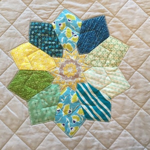 Quilted Dresden Plate Table Runner - Etsy