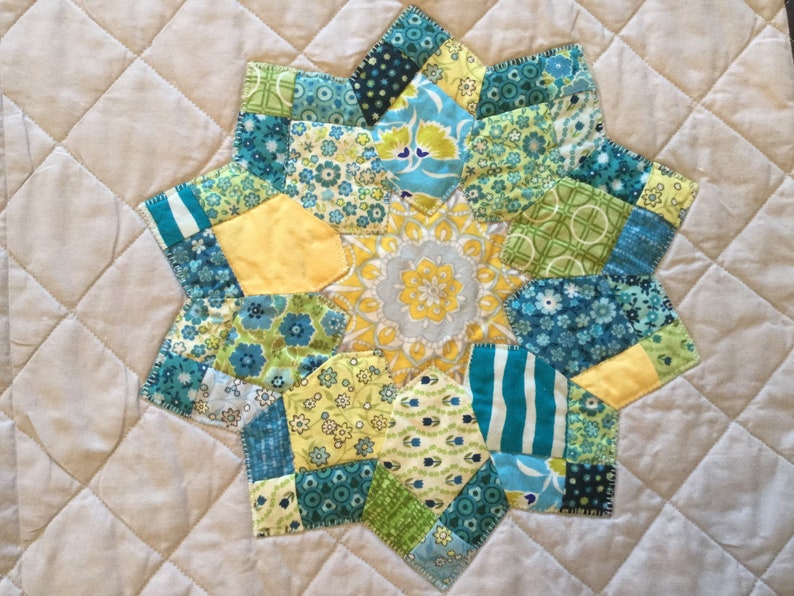 Quilted Dresden Plate Table Runner - Etsy