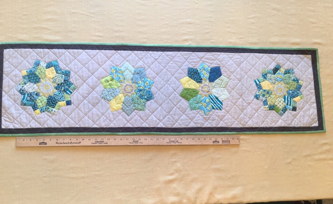 Quilted Dresden Plate Table Runner - Etsy