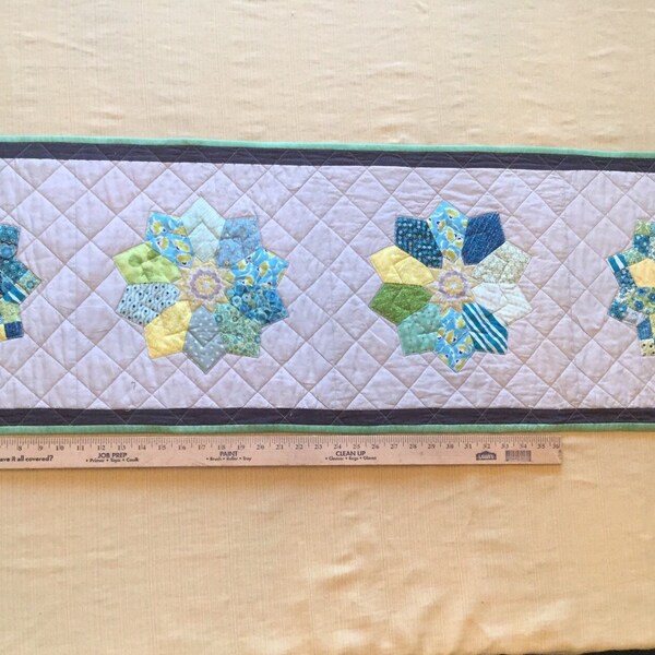 Dresden Plate Table Runner - Etsy