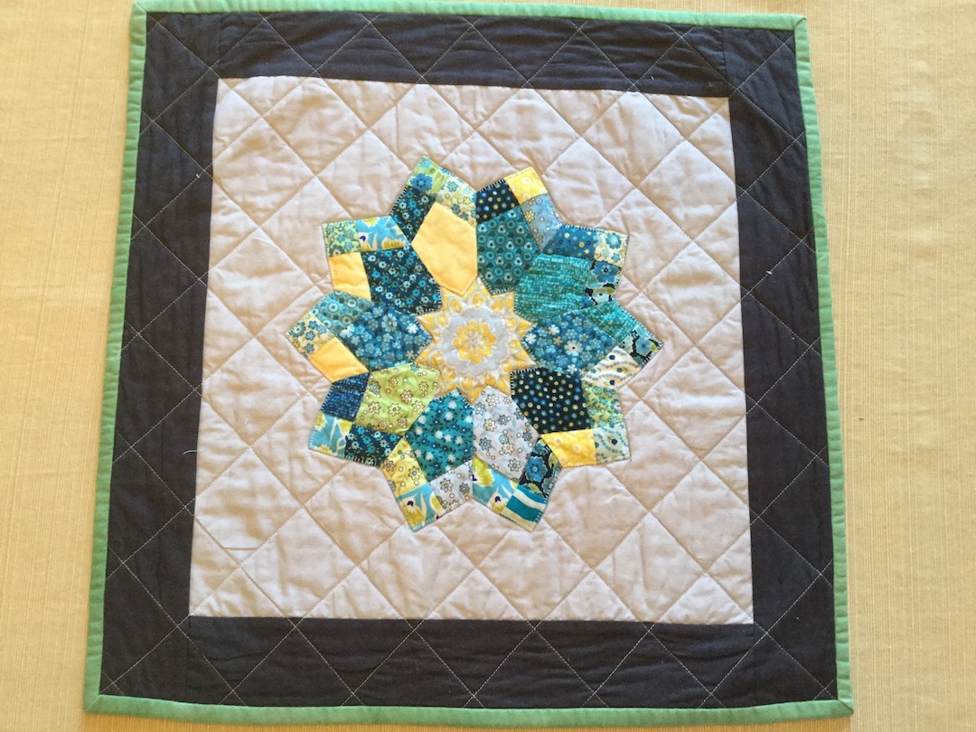 Quilted Dresden Plate Table Topper - Etsy