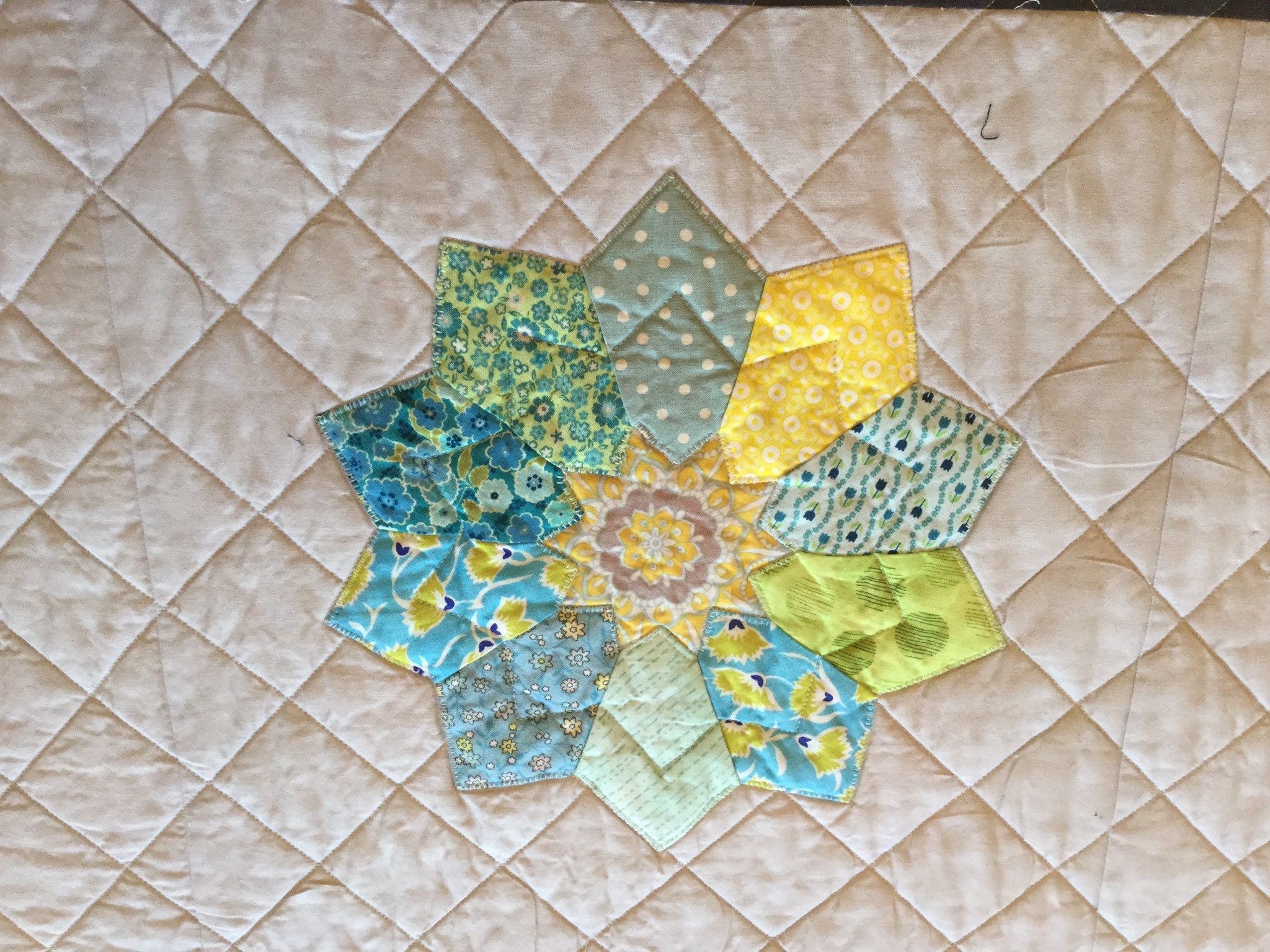 Quilted Dresden Plate Table Runner - Etsy