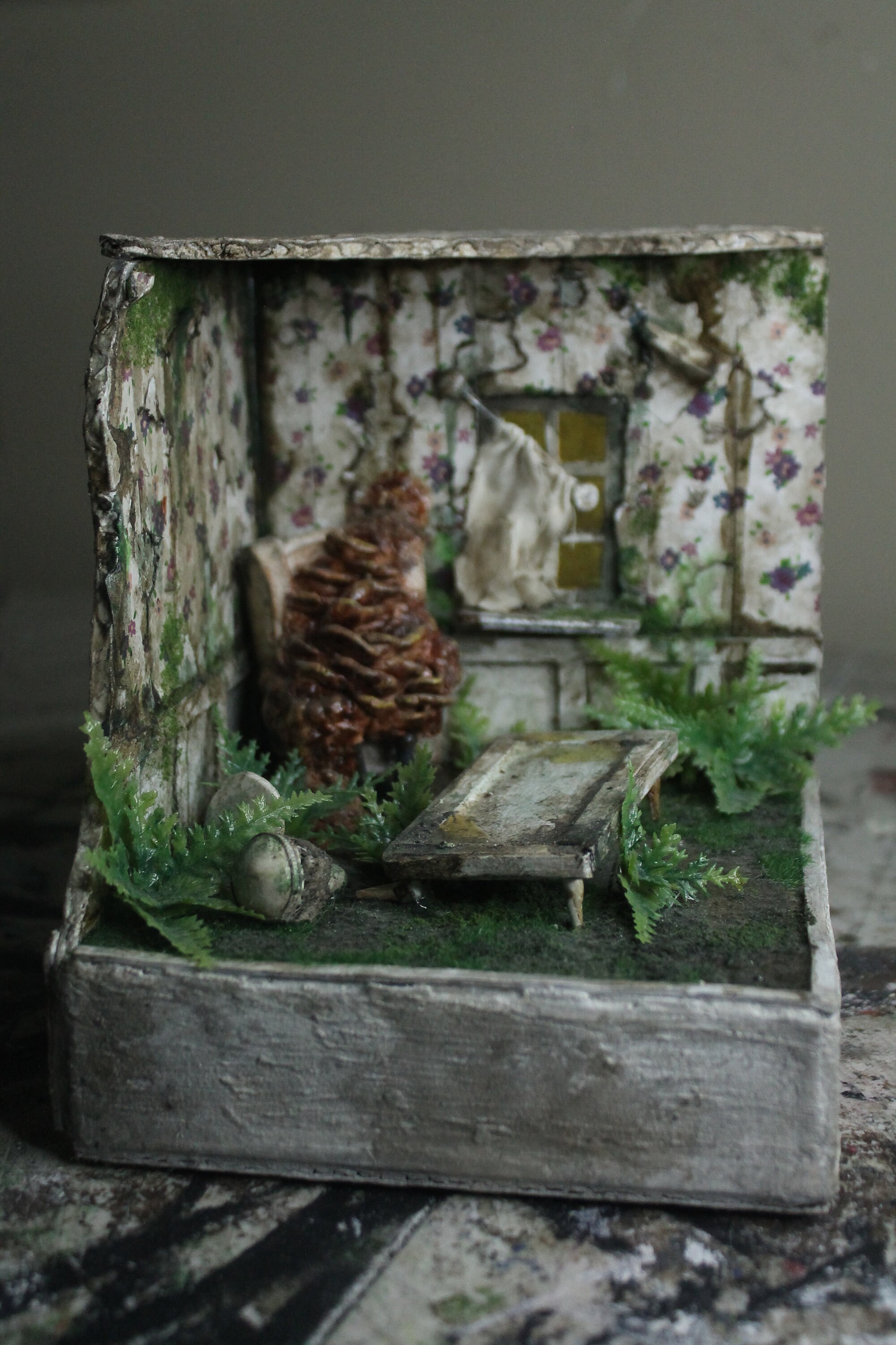 My Favorite Chair. the Last of Us Inspired Diorama - Etsy