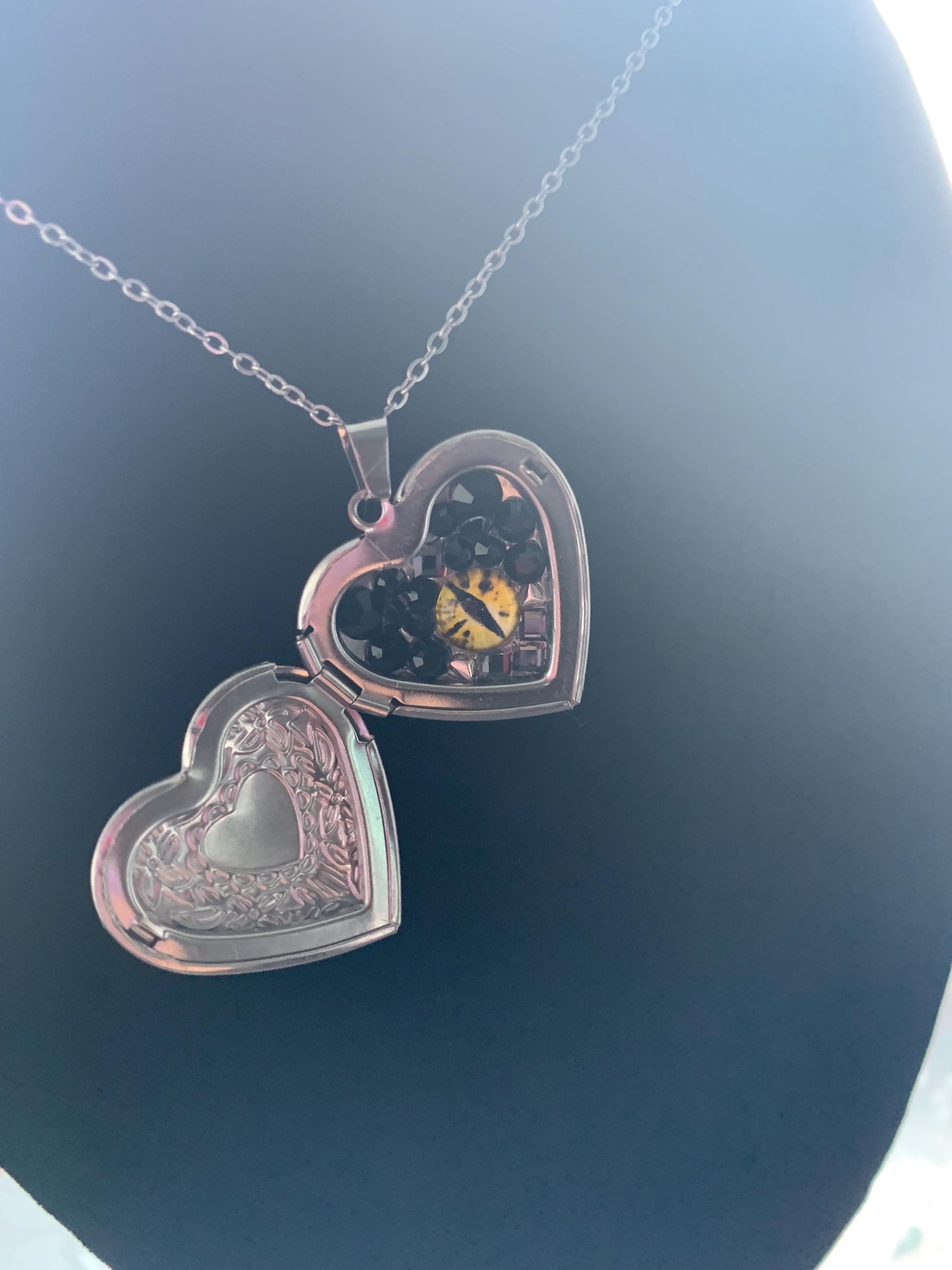 GEM Locket/pendant-fourth Wing Inspired-tairn - Etsy