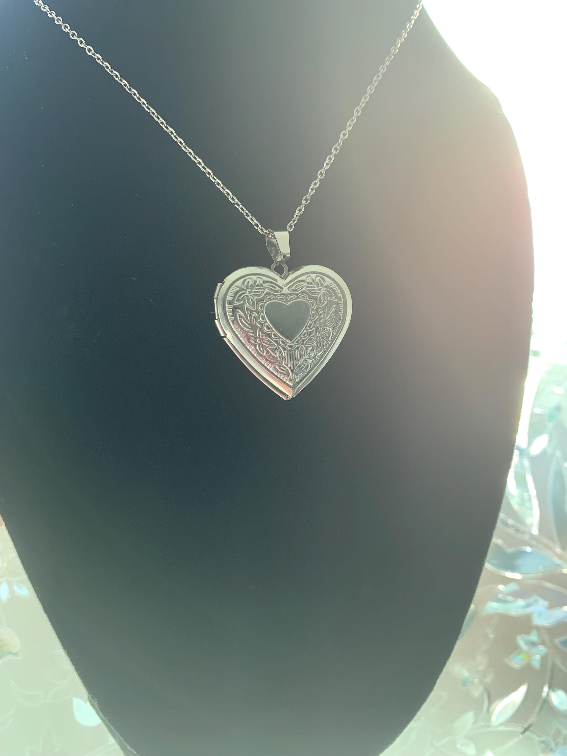 GEM Locket/pendant-fourth Wing Inspired-tairn - Etsy