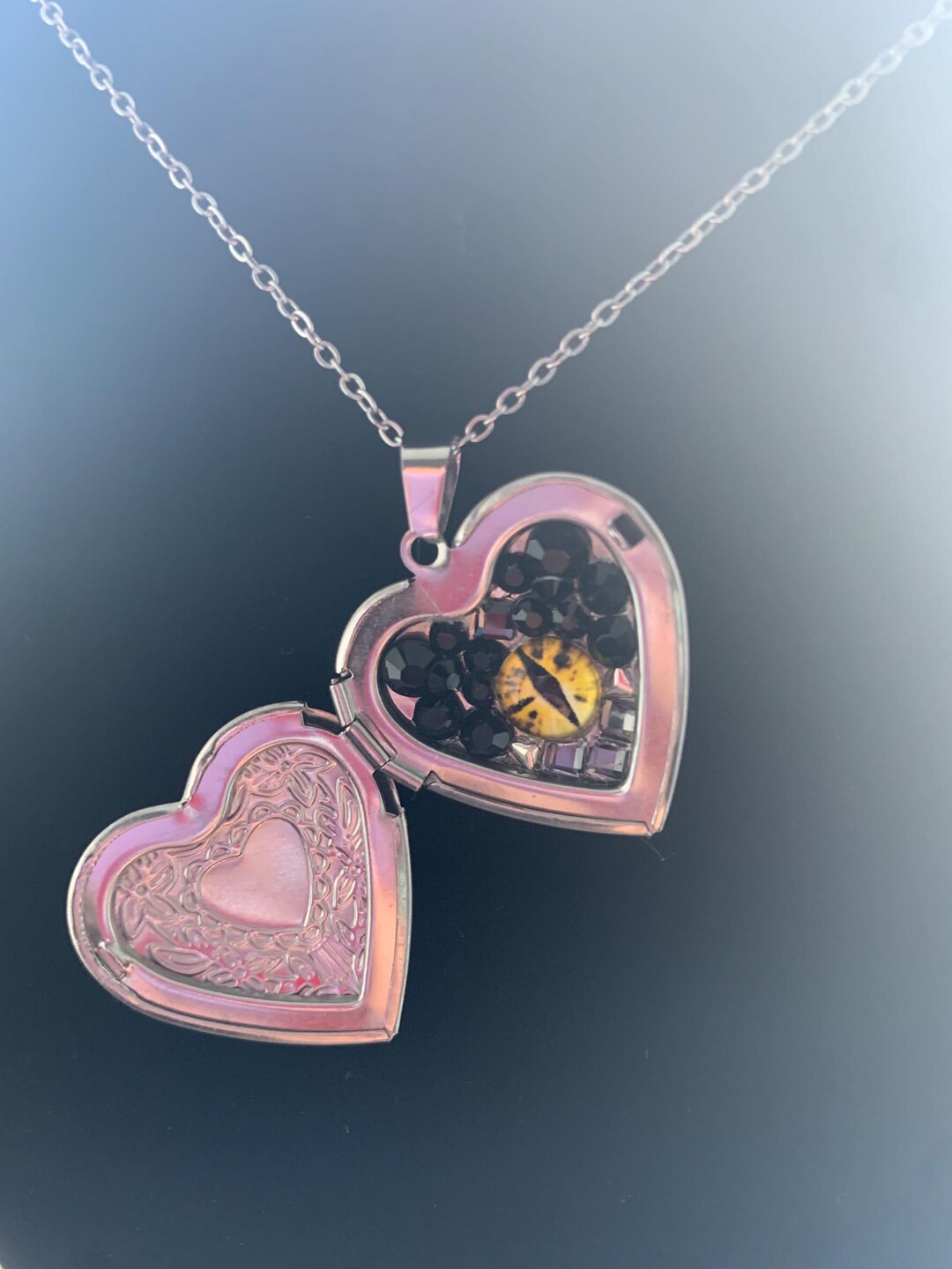 GEM Locket/pendant-fourth Wing Inspired-tairn - Etsy