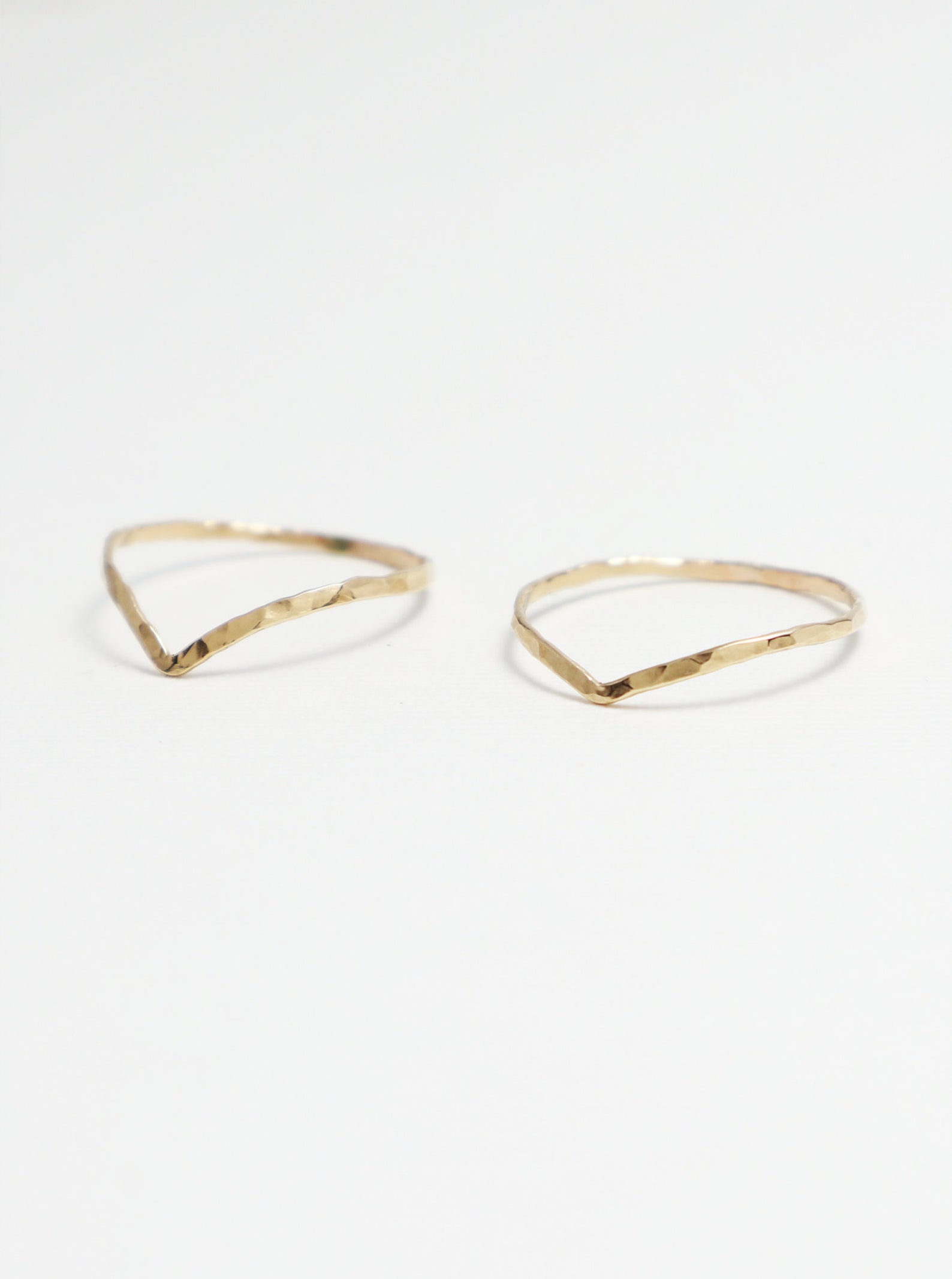 Super Thin Gold Chevron V Ring Hammered Curved Ring Dainty | Etsy